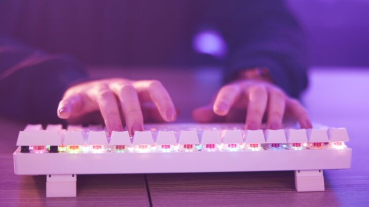 Put Your Typing Skills to Use in This $3,500 per Month Online Job